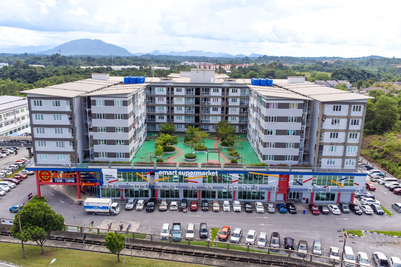 Emart Moyan - Emart Shopping Complex